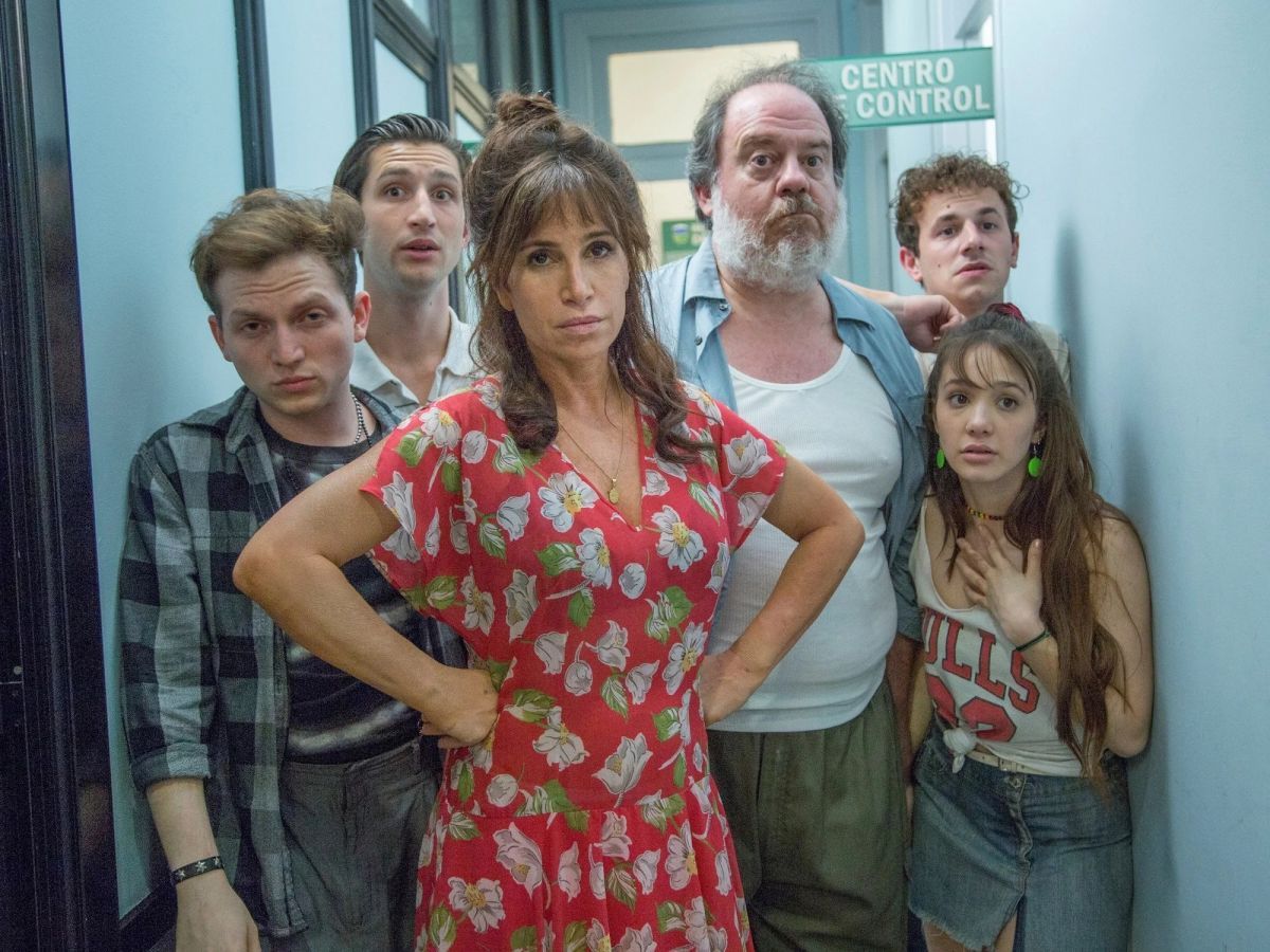 Crítica de “Más respeto que soy tu madre”, la comedia de fin de año | EscribiendoCine